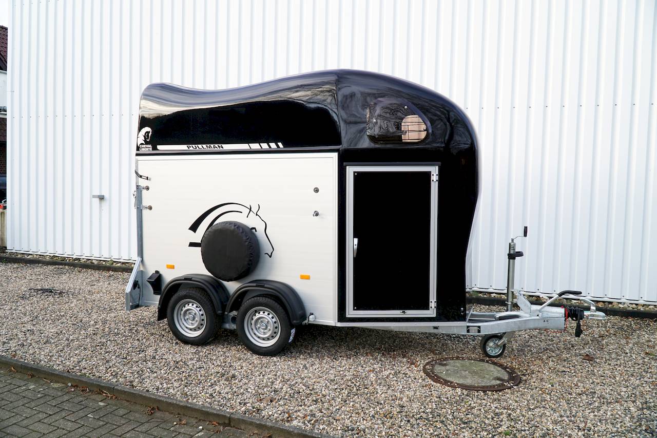 Cheval Liberte Gold One Aluline | Aluboden | Pullman 2 | schwarz | Anhänger-Zentrum BAUMANN